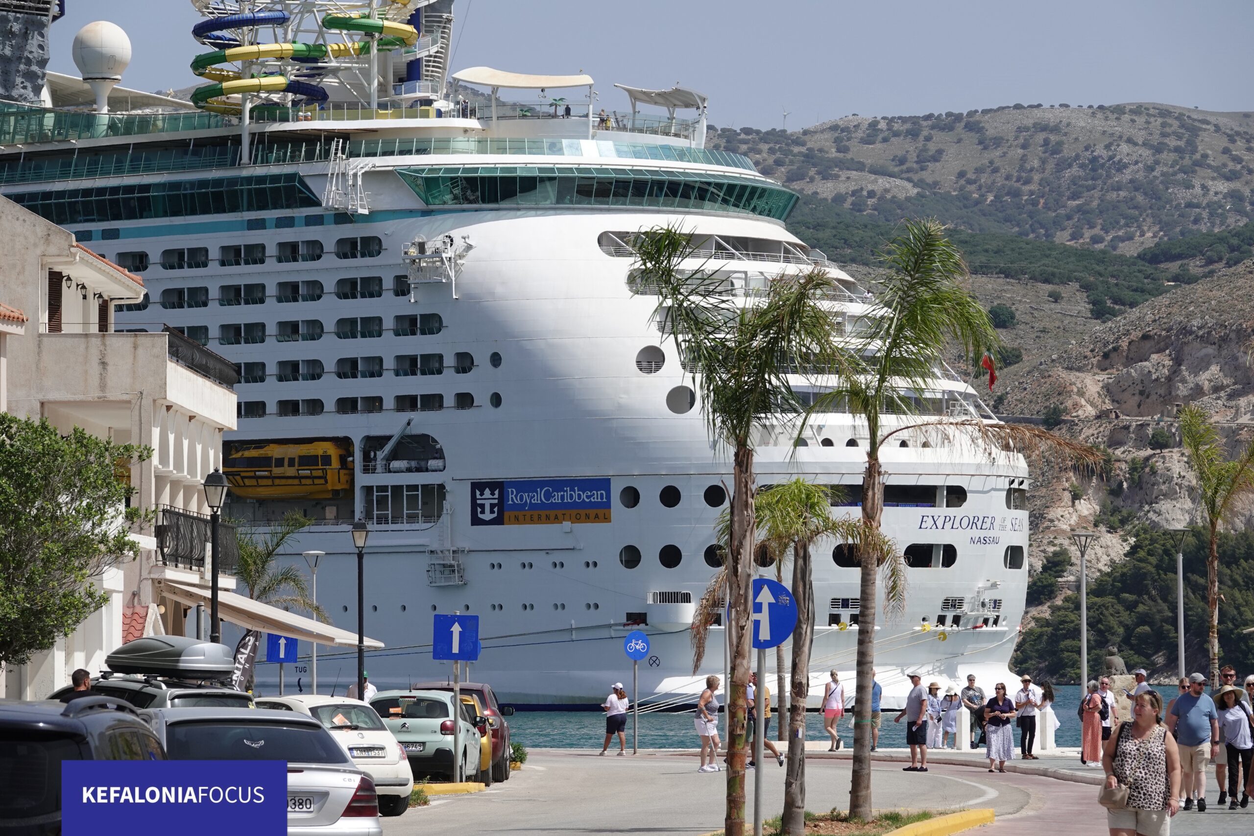 Το κρουαζιερόπλοιο Explorer of the Seas της Royal Caribbean με 3.114 ...
