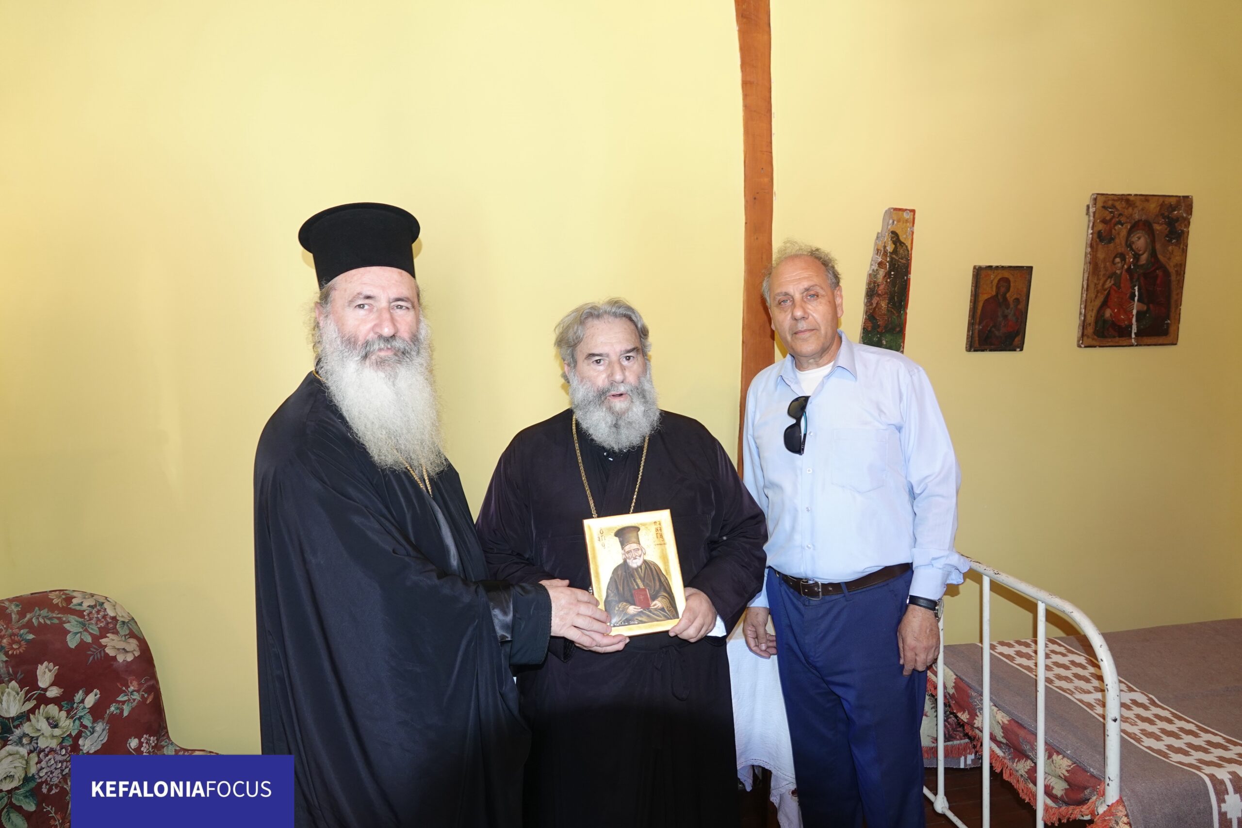 Η επίσκεψη του σεβ.Μητροπολίτη Μάνης κ. Χρυσοστόμου στο κελί του Οσίου ...
