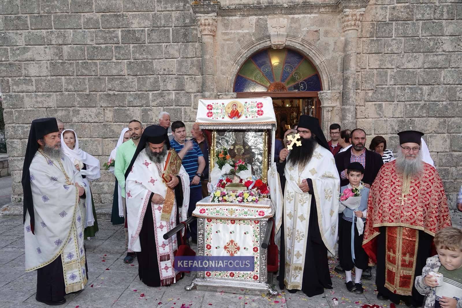 Με λαμπρότητα και μεγάλη συμμετοχή η λιτάνευση της Ιεράς Εικόνας της ...