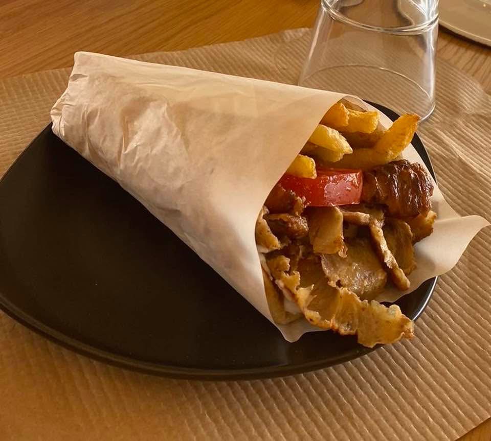 Το σουβλάκι και οι σουβλατζήδες.Του Ηλία Μαμαλάκη - Kefalonia Focus