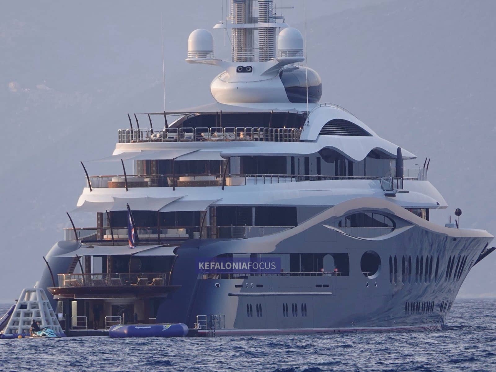 Ο Mr.Facebook Μark Zuckerberg στη Σάμη: Χλιδάτη εξόρμηση με τη θαλαμηγό του Launchpad [pics&vid ...