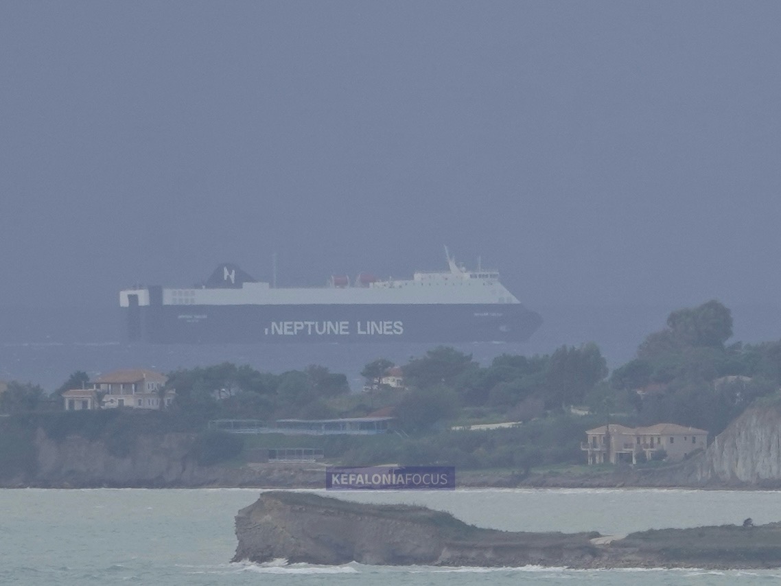 Το γιγάντιο NEPTUNE THELISIS «ακουμπάει» την Κεφαλονιά στο ταξίδι του ...
