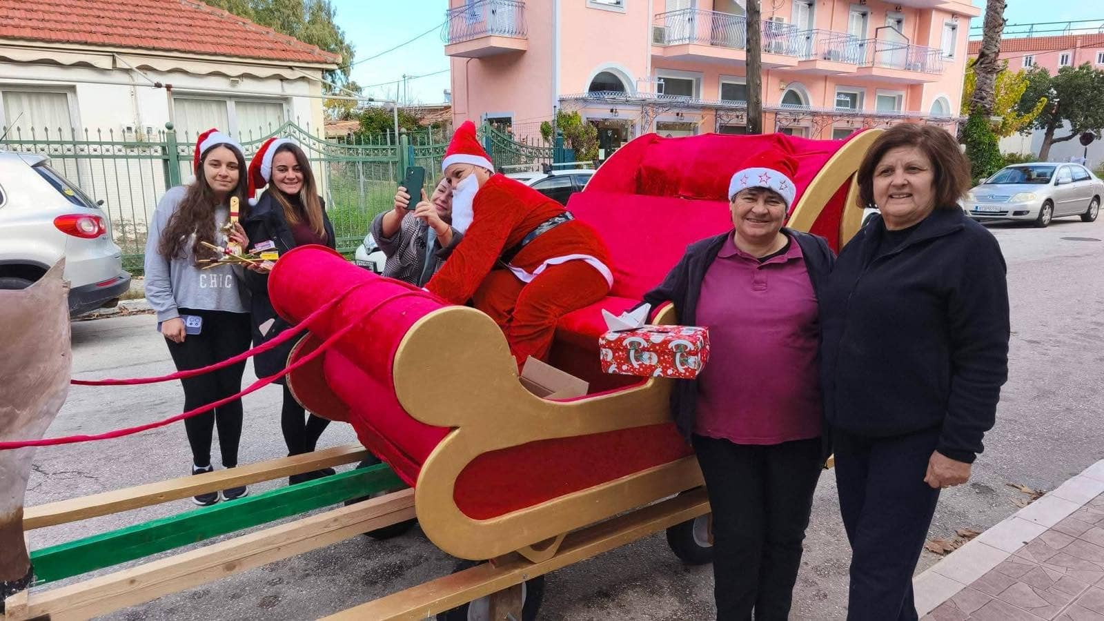Πρωτότυπο εορταστικό χάπενινγκ του Αϊ Βασίλη στον Πόρο Κεφαλονιάς ...